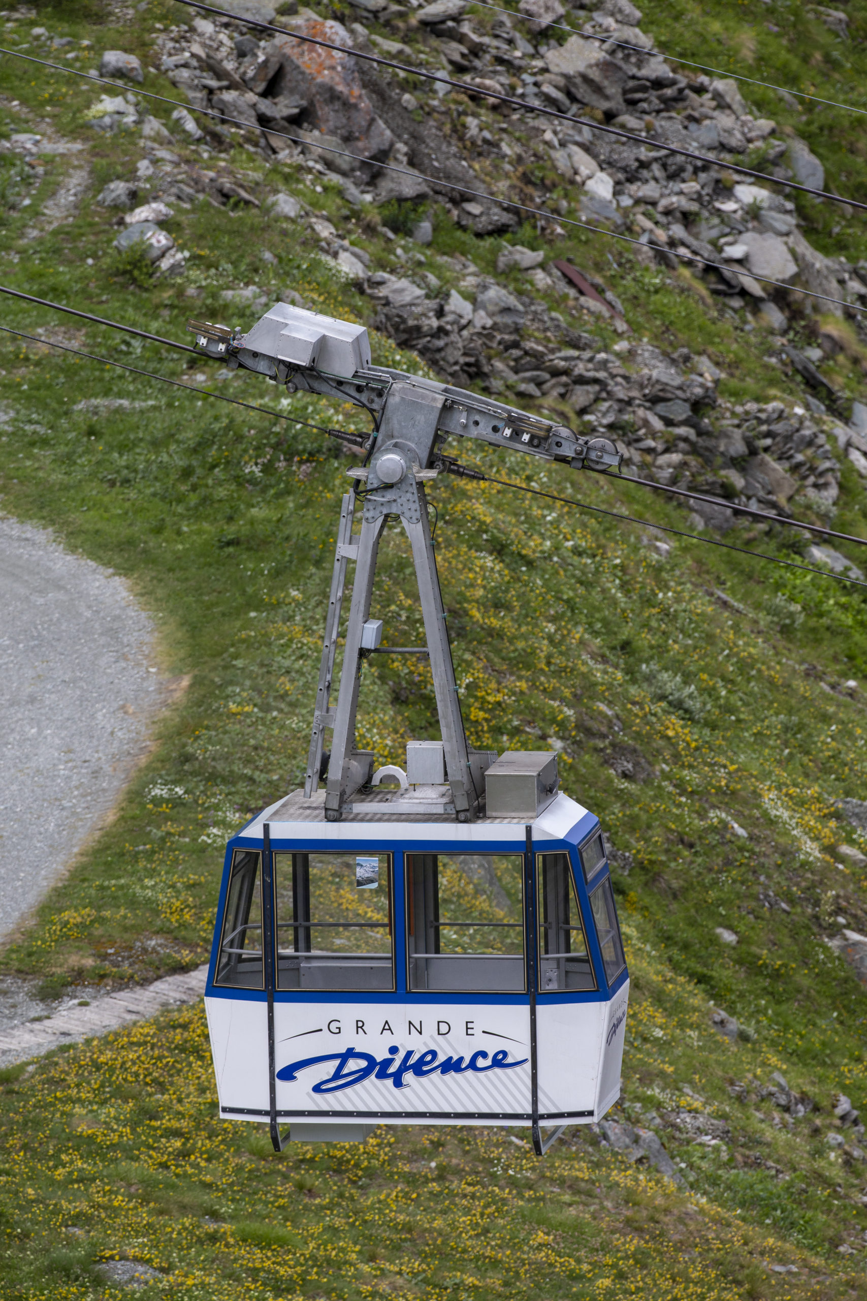 Téléphérique - Le géant de béton : Grande Dixence : Valais, Suisse